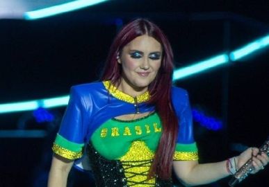 Dulce María revela que está doente com mais cinco shows pela frente ...