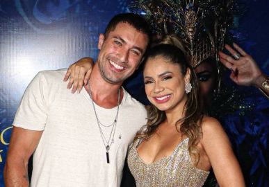 Lexa publica fotão beijando novo namorado e fãs reagem: A fila andou ...