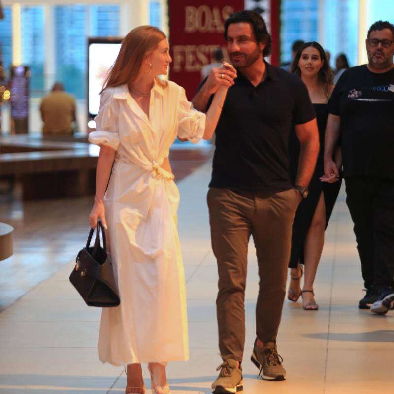 Marina Ruy Barbosa é flagrada em momento romântico com o namorado; veja ...