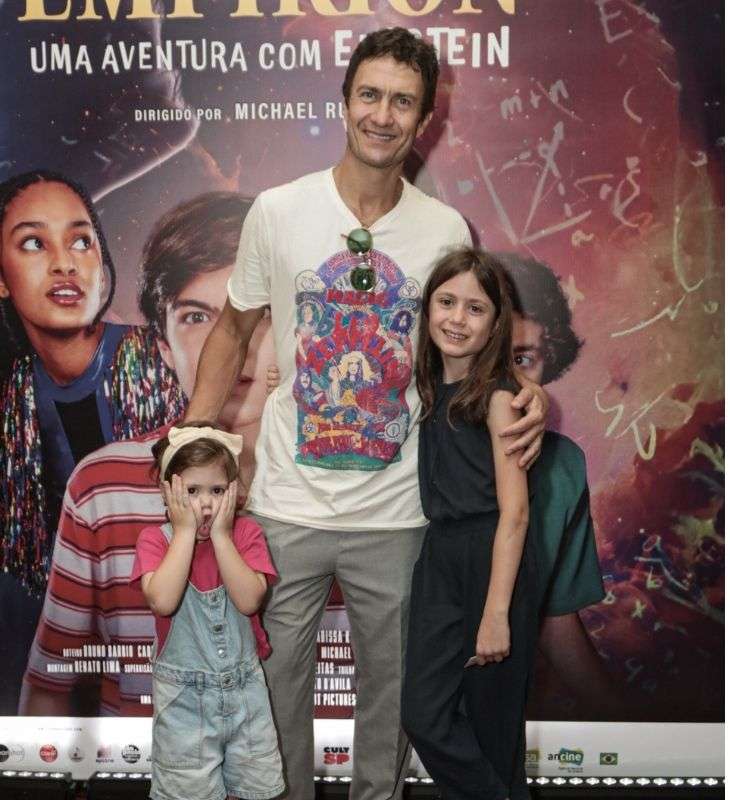 Gabriel Braga Nunes leva filhas à première de Empirion, Uma Aventura de ...
