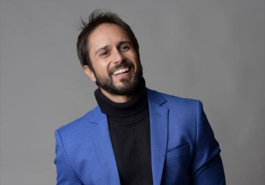 No ar em Reis, Maurício Ribeiro revela que gosta de ser um artista eclético: - Fiz desde ...