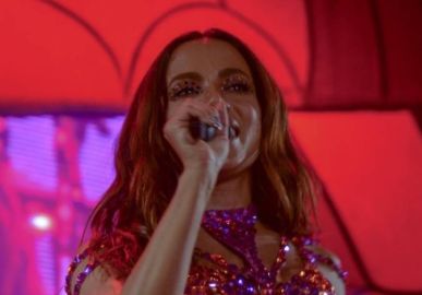 Será que vem aí? Anitta compartilha fotos com trecho da música Fria e ...