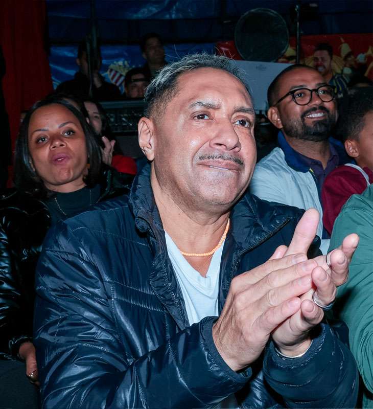 Tiririca se emociona ao assistir espetáculo do filho Tirullipa pela ...