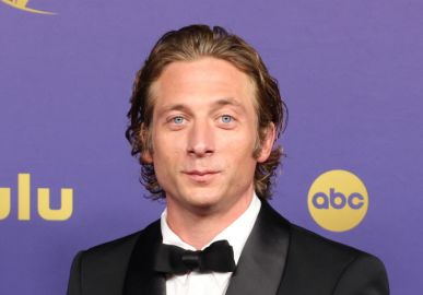 Jeremy Allen White ganha prêmio de Melhor Ator de Comédia no Emmy - Estrelando