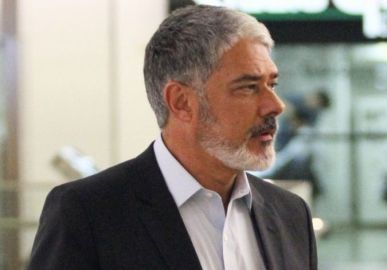 William Bonner mostra o braço imobilizado após queda: Agora vai ...