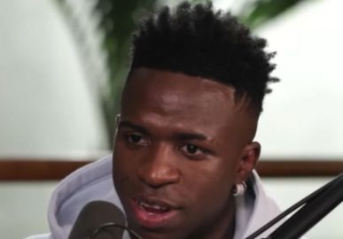 Vini Jr. é eleito o melhor do mundo no Globe Soccer Awards em Dubai ...