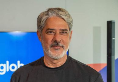 William Bonner surge cheio de prêmios do Troféu Imprensa e brinca ...
